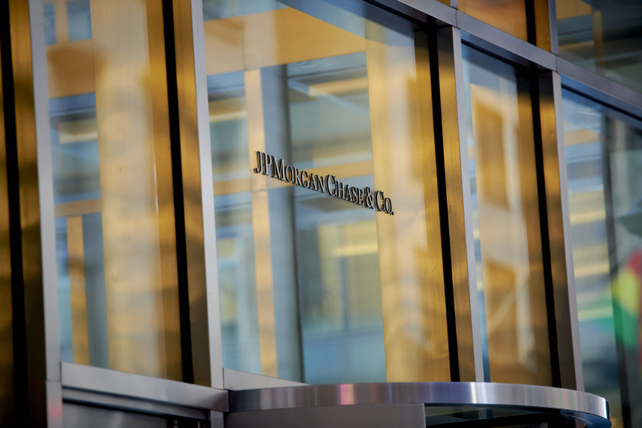 JPMorgan Sues Customers Over Check Fraud Linked to Glitch That Went Viral