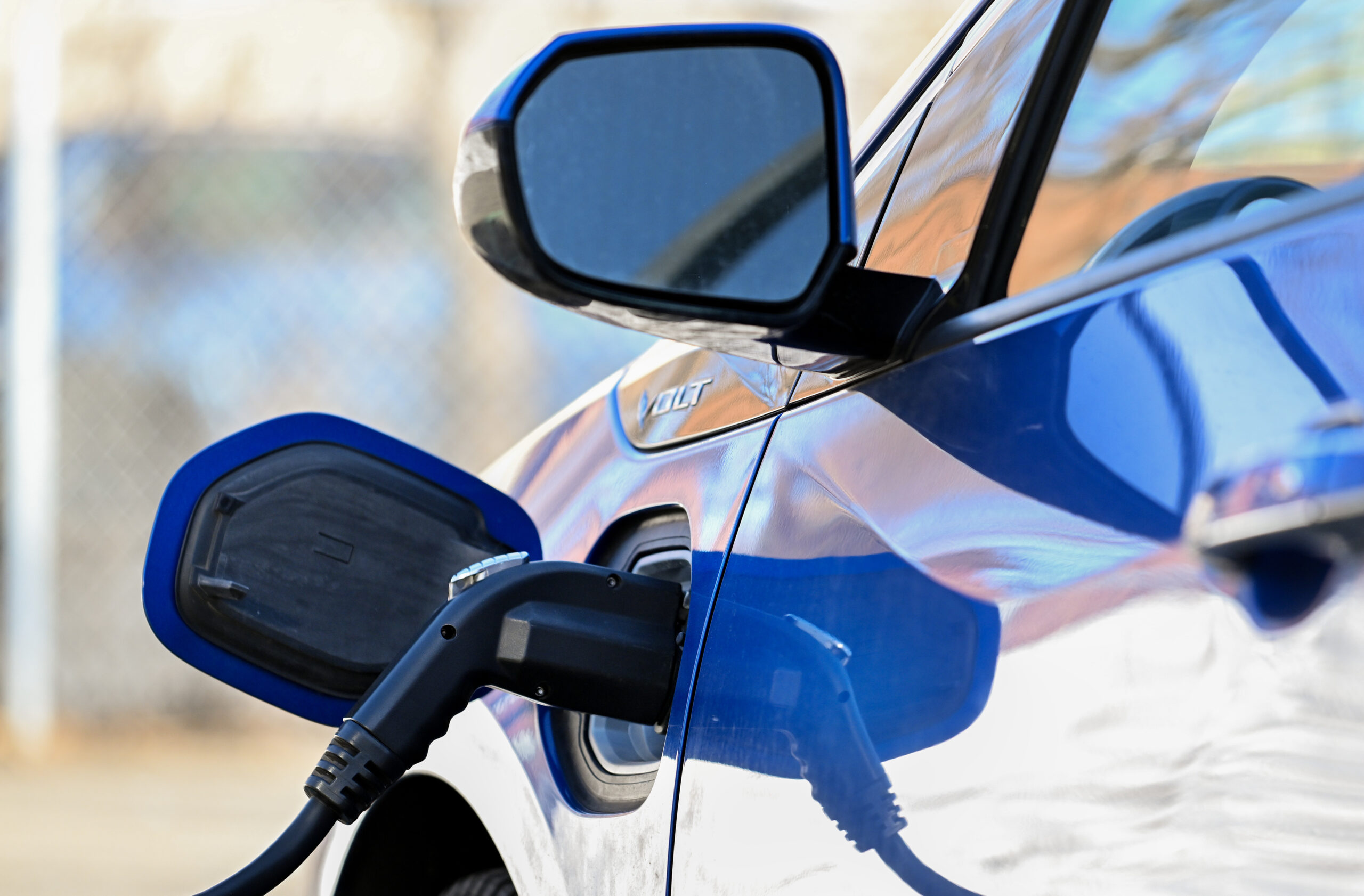 Canada to Stall Electric Vehicle Rules as Carney Seeks to Boost Auto Sector