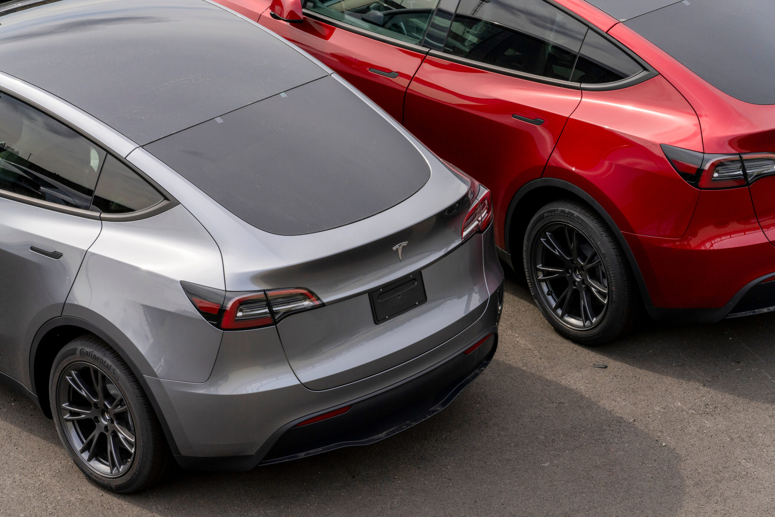 Tesla Faces US Auto Safety Investigation Over Door Handles