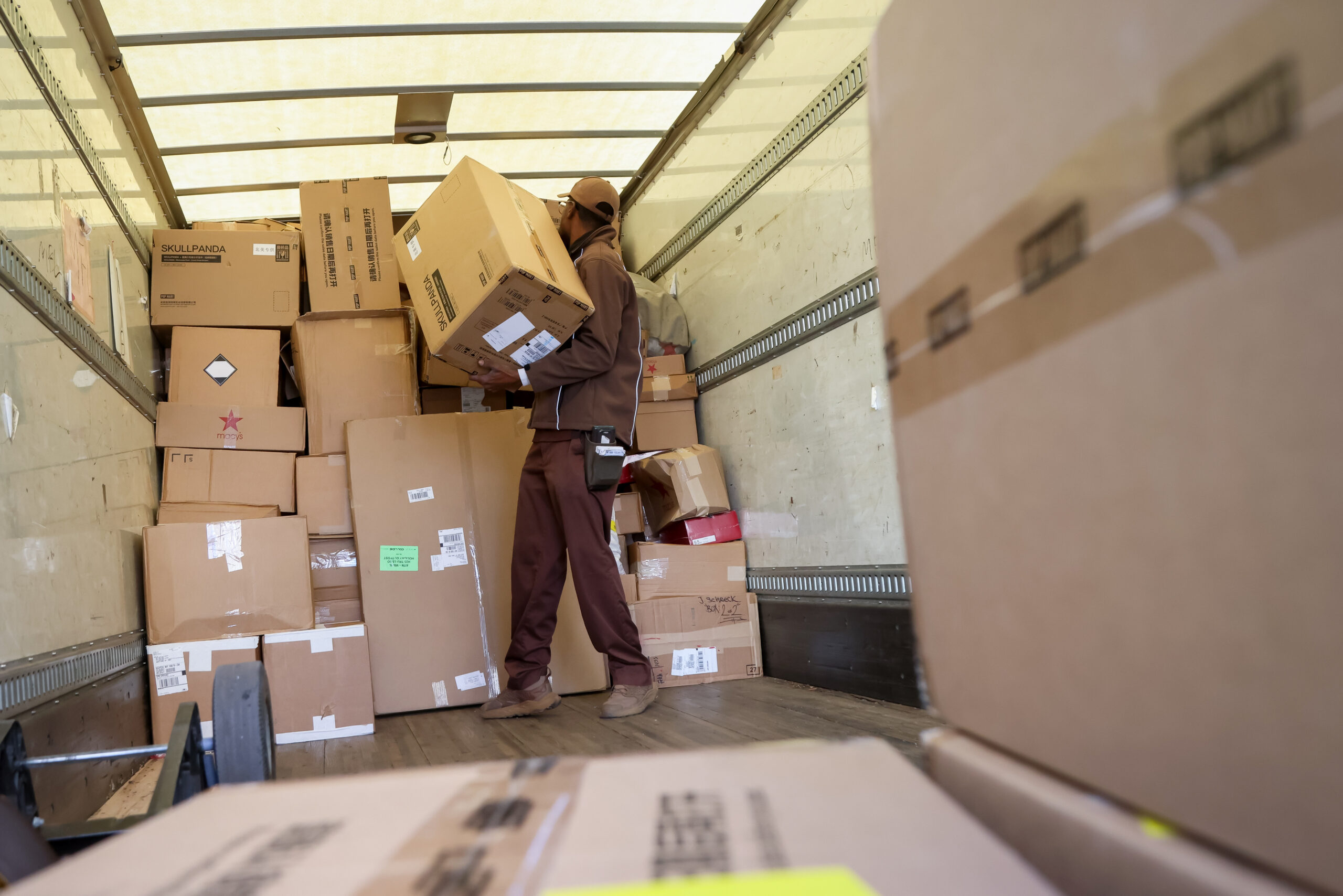 UPS, FedEx Scramble to Shore Up Networks Drained by Deadly Crash