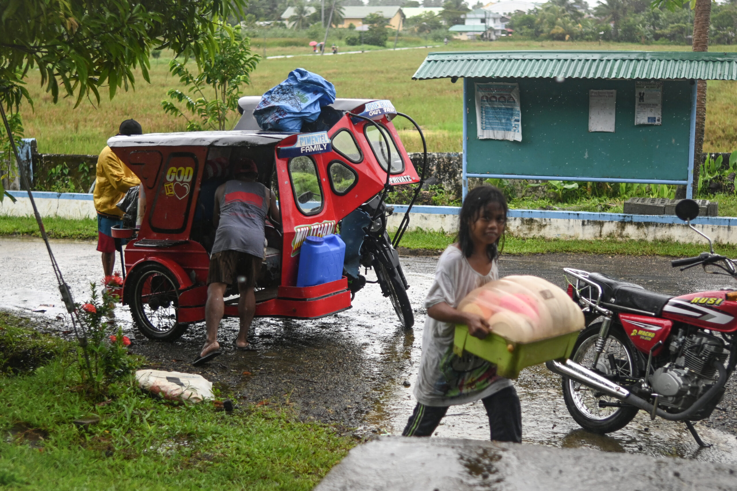Typhoon Kalmaegi Kills 21 as It Pummels Central Philippines